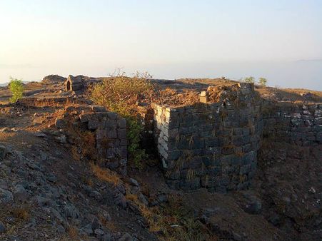 Manikgad Fort Near Mumbai Travel Guide, Attractions And How To Reach ...