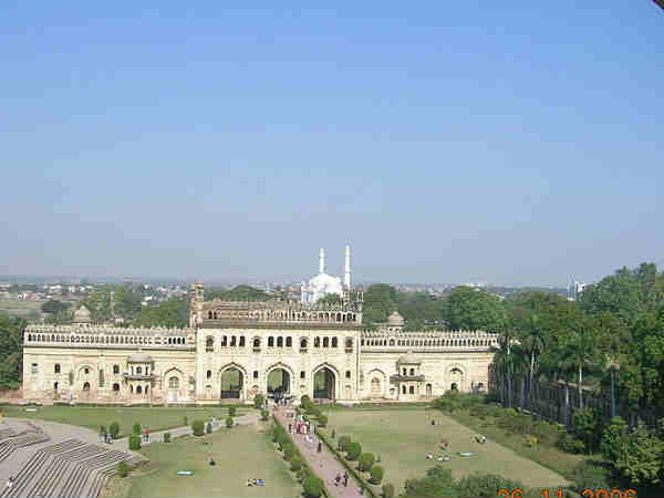 बड़ा इमामबाड़ा में छुपा है ऐसा खजाना..जिसे जो भी लेने गया कभी वापस ना आ ...