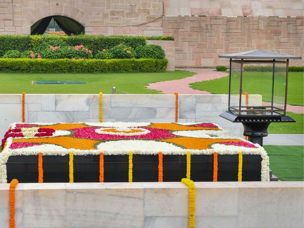 दिल्ली का ऐसा ऐतिहासिक स्थल, जहां महात्मा गांधी का समाधि स्थल है ...