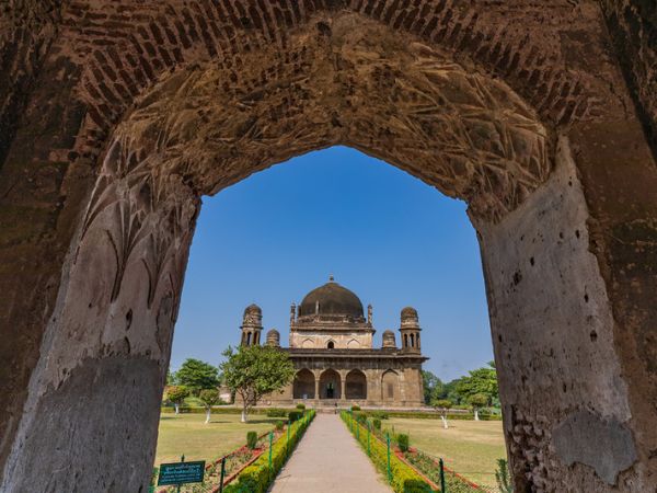 बहुत हुआ White Taj... अब करिए Black Taj की सैर | Black Taj Mahal in Burhanpur; Know- Attractions ...