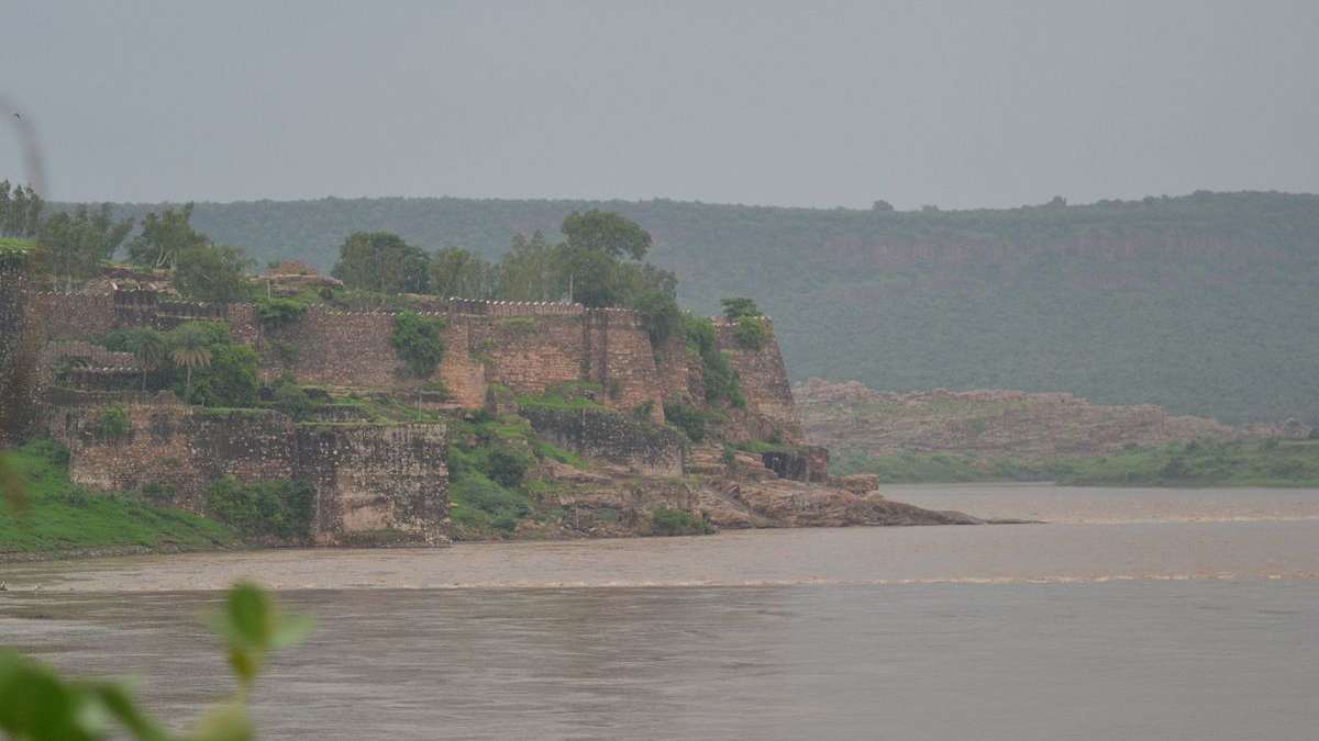 आश्चर्यजनक : राजस्थान का एकमात्र ऐसा दुर्ग जो बिना नींव के चट्टानों पर ...
