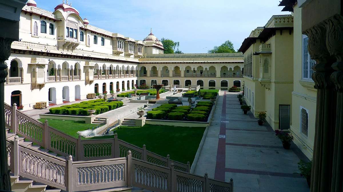 जयपुर के इस पैलेस होटल में एक रात का किराया सुनकर हवा हो जाएगी नींद ...