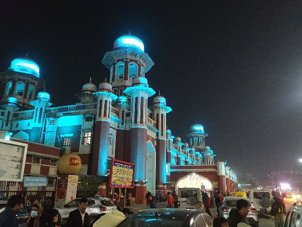 इस रेलवे स्टेशन पर बाबा के सजदे में सिर झुकाते हैं ड्राइवर, तब चलती है ...