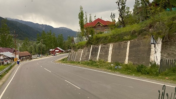 दिल्ली की जहरीली हवा से बचने के लिए इन शहरों का करें रूख, 100 के अंदर ...