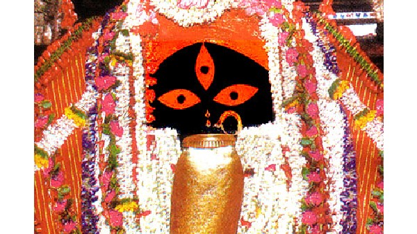 क्यों 18वीं शताब्दी में कालीघाट मंदिर में अंग्रेजी सरकार ने चढ़ाया था ...