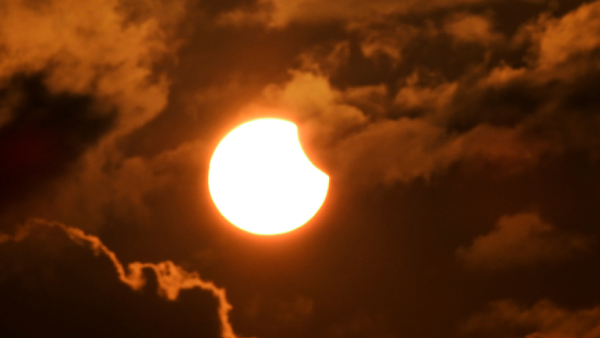 2024 में कब-कब लगेंगे सूर्य एवं चंद्र ग्रहण? जानिए तारीख और समय | Surya ...