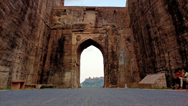 कहां है वो द्वार जहां फिल्म 'स्त्री 2' में श्रद्धा कपूर ने राजकुमार राव ...