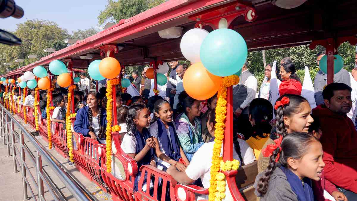 अहमदाबाद के कांकरिया लेक में फिर से शुरू हुई टॉय ट्रेन राइड, क्या बदल ...
