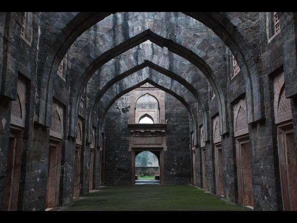 The Swinging Palace: Hindola Mahal in Mandu - Nativeplanet