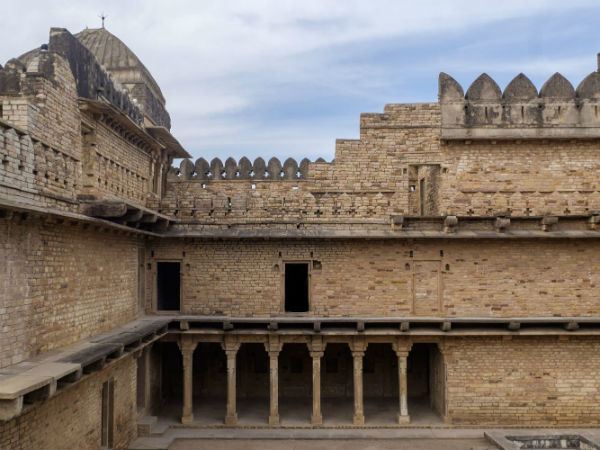 Witness The Exemplary Mughal Architecture And Grandeur At Chanderi Fort ...