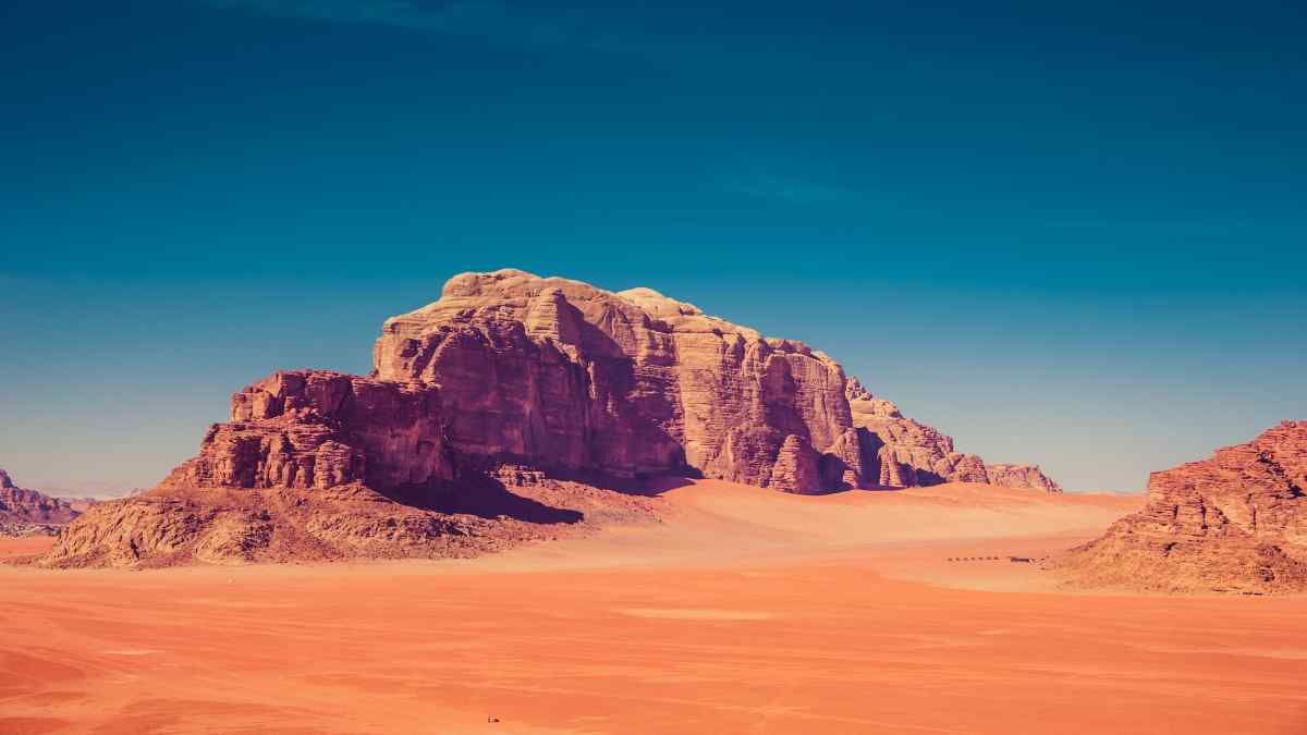 Magnificent Red Deserts of the Middle East- Have a Mint tea before ...
