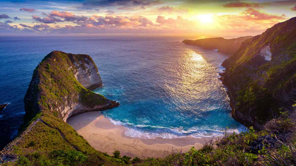Nusa Penida- The new places for stunning sunrises in Bali, Indonesia ...