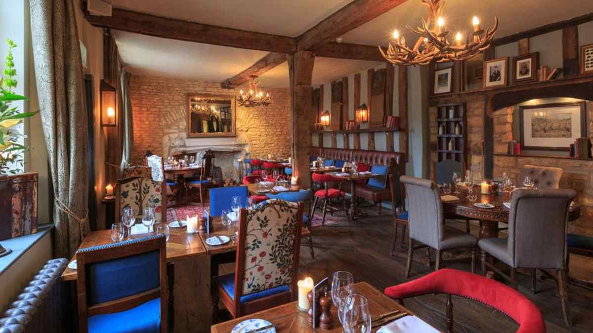 Visi the oldest pub in England!- The Porch house Pub - Nativeplanet