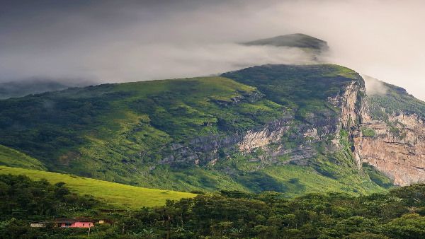 What does Kalasa town has to offer for a traveler in Hurry? Here is ...