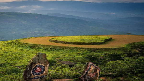 What does Kalasa town has to offer for a traveler in Hurry? Here is ...