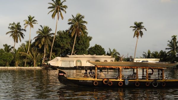 Top 10 Mesmerizing Destinations to Explore Enchanting Backwaters in ...