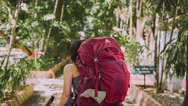 6 Common Red Flags To Notice While Traveling Alone - Nativeplanet