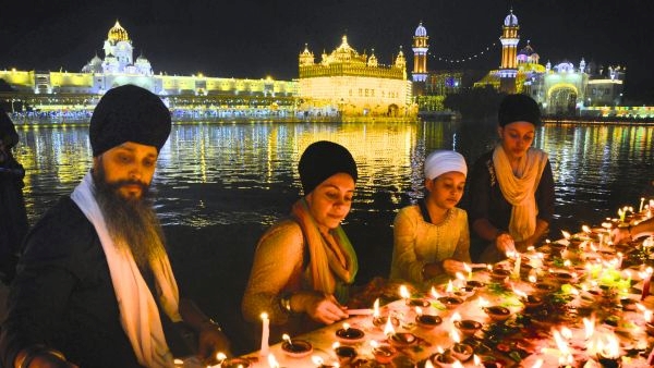 Golden Temple Celebrates Bandi Chhor Divas and Diwali 2023 ...