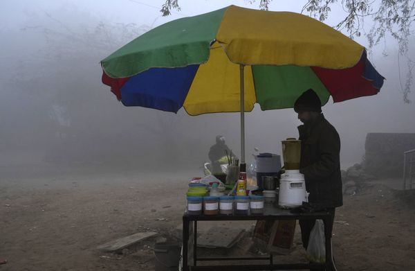 Delhi in Grip of Severe Fog: Major Disruptions in Rail and Air Transit ...