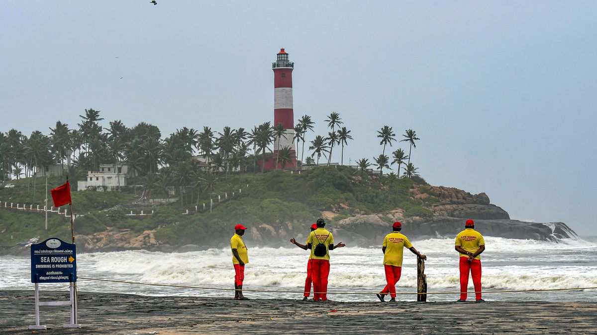 IMD Issues Yellow Alert For Heavy Rain And Thunderstorms In Kerala ...