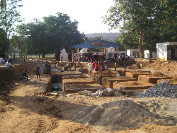 ಜಯಚಾಮರಾಜೇಂದ್ರ ಒಡೆಯರು ಇಲ್ಲಿ ಬಂದು ಪ್ರಾರ್ಥಿಸಿದ ನಂತರ ಶ್ರೀಕಂಠದತ್ತ ಒಡೆಯರ್ ...