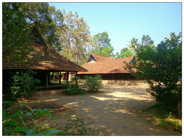 മണിച്ചിത്രത്താഴിന്റെ നിഗൂഢതകൾ തേടി കാരണവരുടെ മേടയിലേക്കൊരു യാത്ര ...