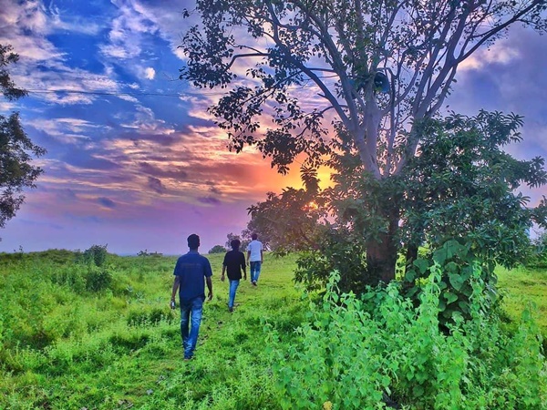 ചൂലും കയറും വഴിപാ‌ടായി നല്കുന്ന ആലുമാവിന്‍ ചുവട്ടിലെ അപൂര്‍വ്വ ...