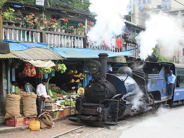 Ghoom Festival:Darjeeling Toy Train-DHR- Will Run On Nights till 4th ...