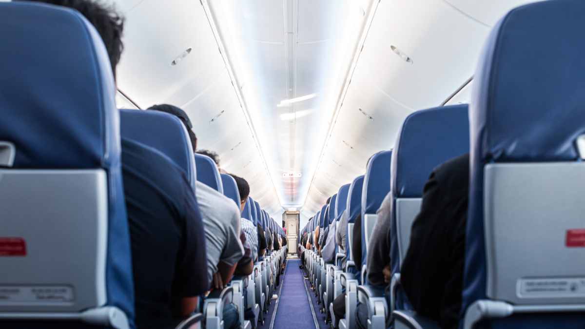 Fog And Mist Inside Airplane Cabin Before Take Off-Experts Say This Is ...
