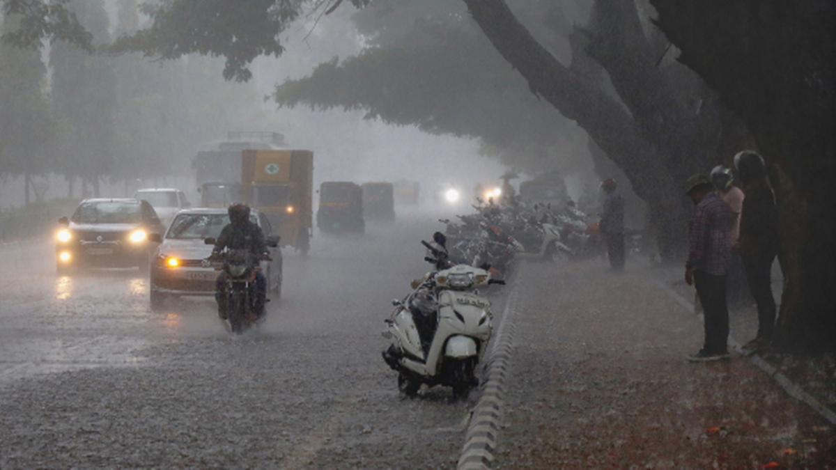 Bangalore Weather Update: Mostly Cloudy Sky With Light Rain, Min ...