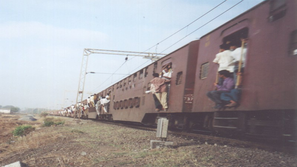 மிகவும் பழமையான இந்த ரயிலில் இனி டபுள் டெக்கர் கோச்சுகள் இருக்காது ...