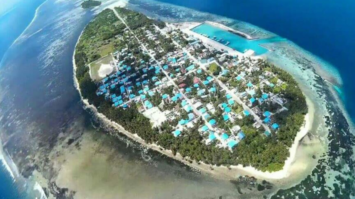 கடலில் மூழ்கிக் கொண்டிருக்கும் மாலத்தீவுகள் – அச்சத்தினால் கோட்டை ...