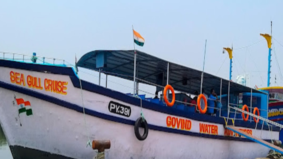 புதுச்சேரியில இப்படி ஒரு விஷயமா – ஒரே படகு சவாரியில 8 விதமான ...