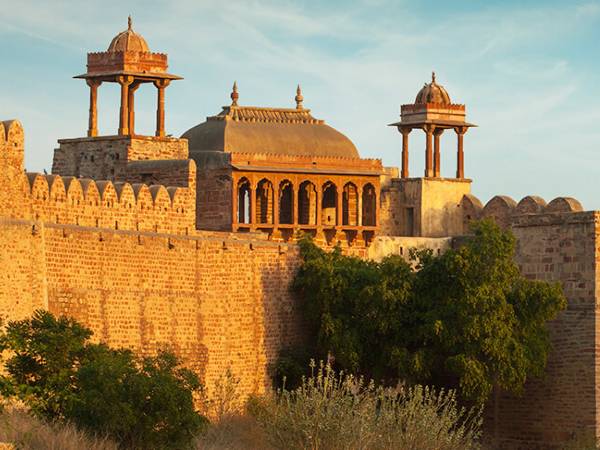 Kuchaman fort: ఆ కోట‌ను చేరుకోవాలంటే..రివ‌ర్స్‌లో వెళ్లాల్సిందే ...