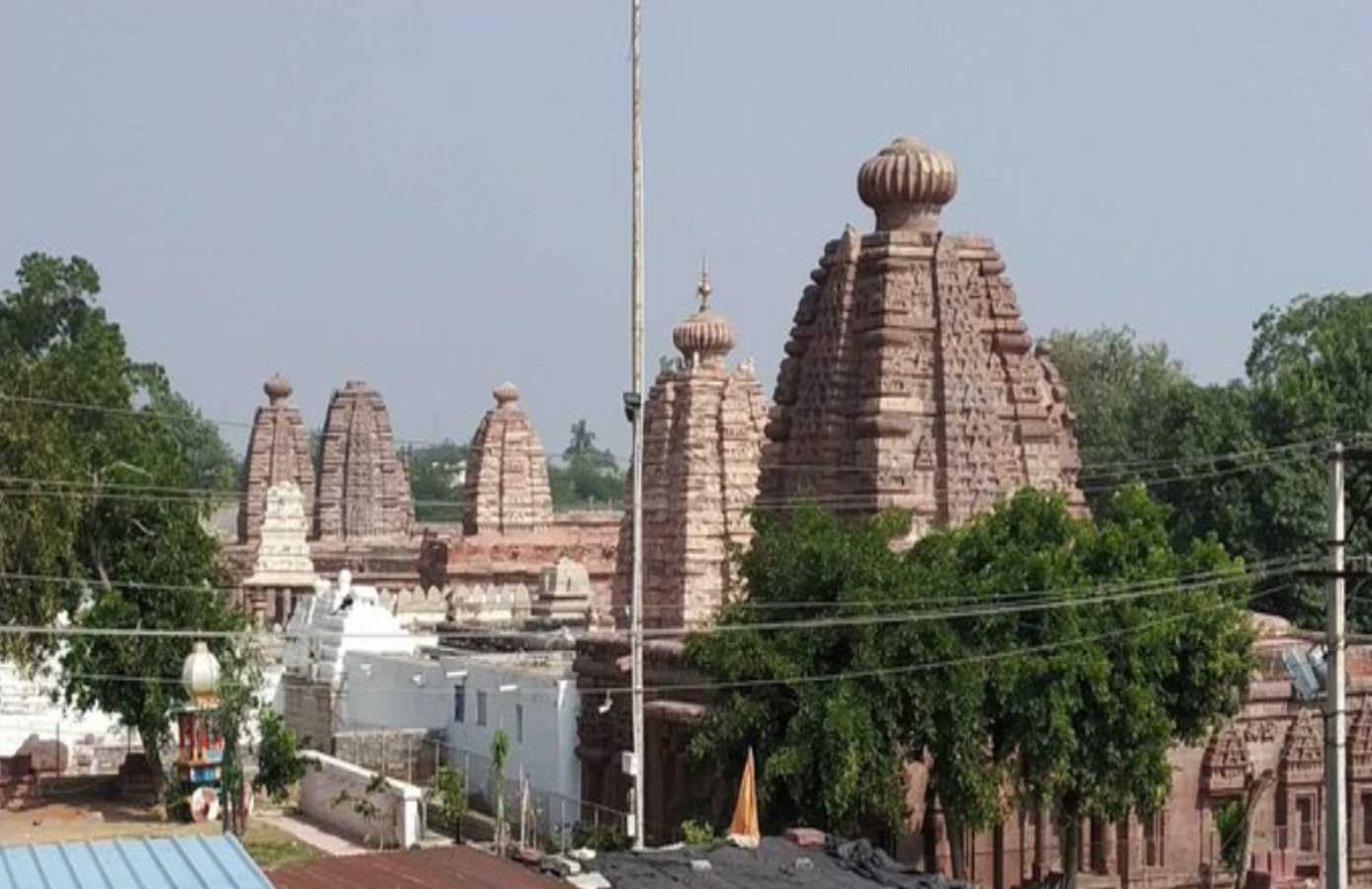 అలంపూర్ క్షేత్రంలో అడుగడుగునా ఆక‌ర్షించే నిర్మాణాలే! | Every step of ...